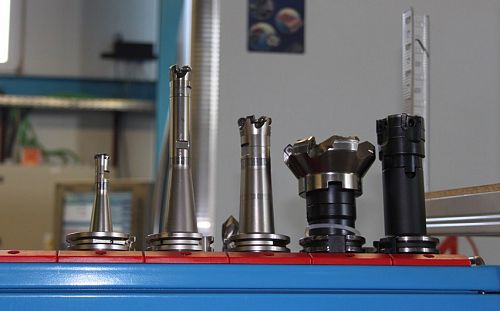 VIDEO!!! Şefii Heidi şi Nestle Romania, întampinaţi cu Rom tricolor la ...