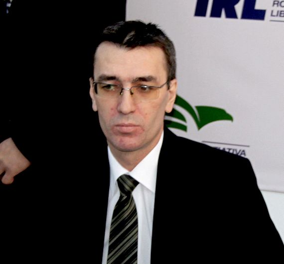 Adrian Neacşu îşi lansează la Focşani cartea “Convinge judecătorul”