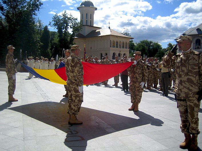 ONOR LA DRAPEL. Ziua Drapelului Naţional al României