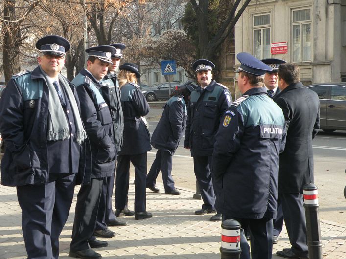 Poliţiştii vor păzi cele mai multe secţii de votare la alegeri