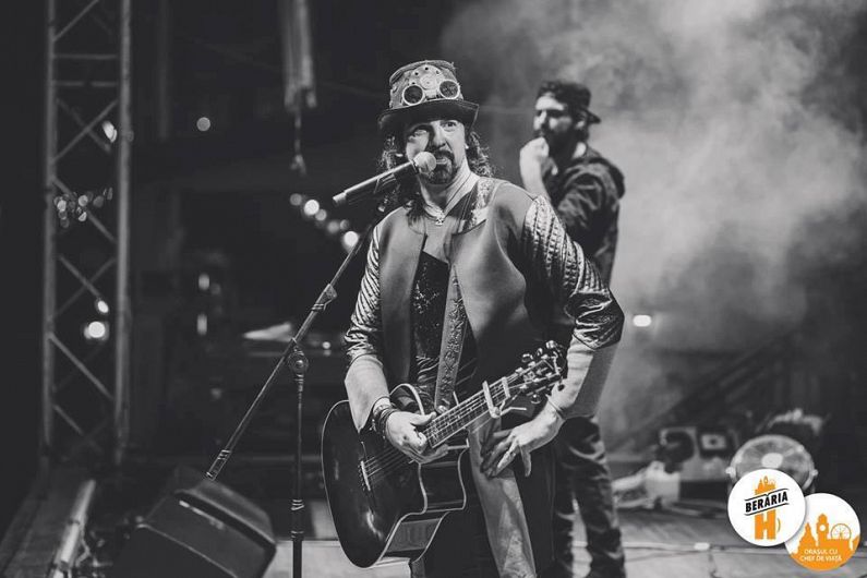 Focșăneanul Valentin Mușat Mureșanu și Trupa Hara la Berăria H pe 29 ...