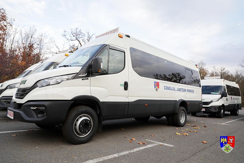 Foto | Consiliul Județean Vrancea predă 24 de microbuze electrice ...