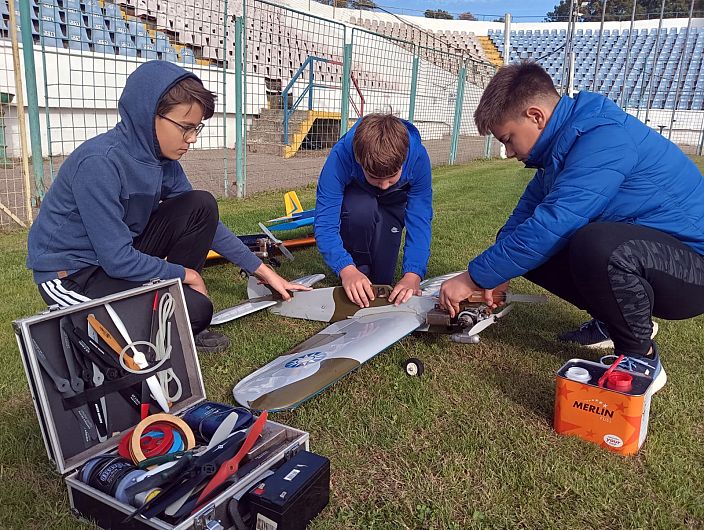 Foto | Elevii clasei de aeromodelism de la Centrul Cultural Vrancea ...