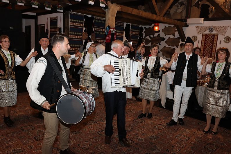 Foto-Faza zilei | Primarul Ionuț Filimon toboșar în orchestra ...