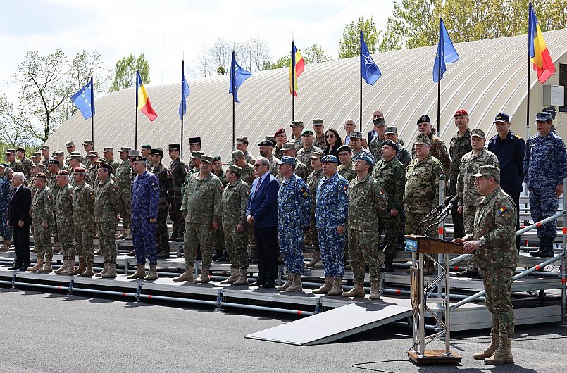 Foto | Ministrul Apărării Naționale, vrânceanul Angel Tîlvăr a fost ...