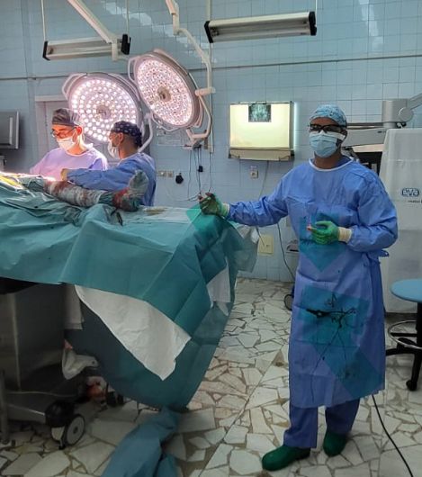 Foto | Operație de protezare a șoldului pentru o persoană în vârstă de ...