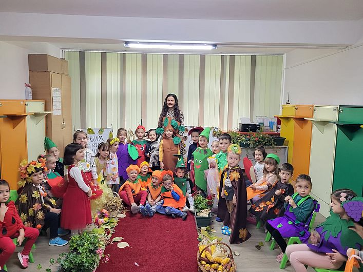 Foto | Sfârșit de toamnă, plin de culoare, la Grădinița cu Program ...