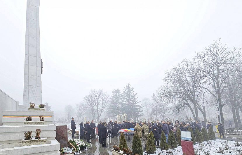 Foto | Vrancea își pleacă fruntea în semn de respect: un secol de ...
