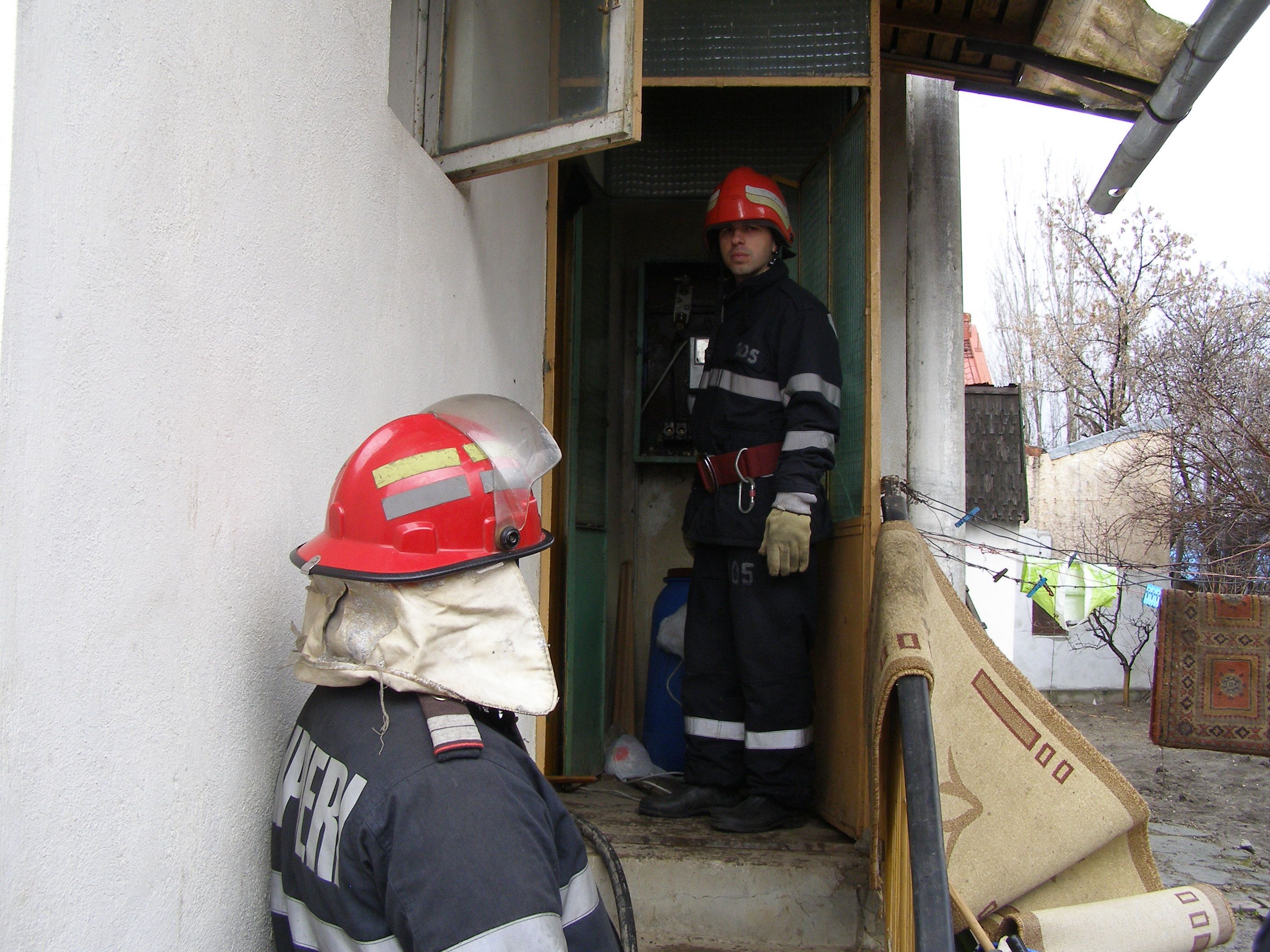 Un bătran din Focşani a murit după ce i-a luat casa foc