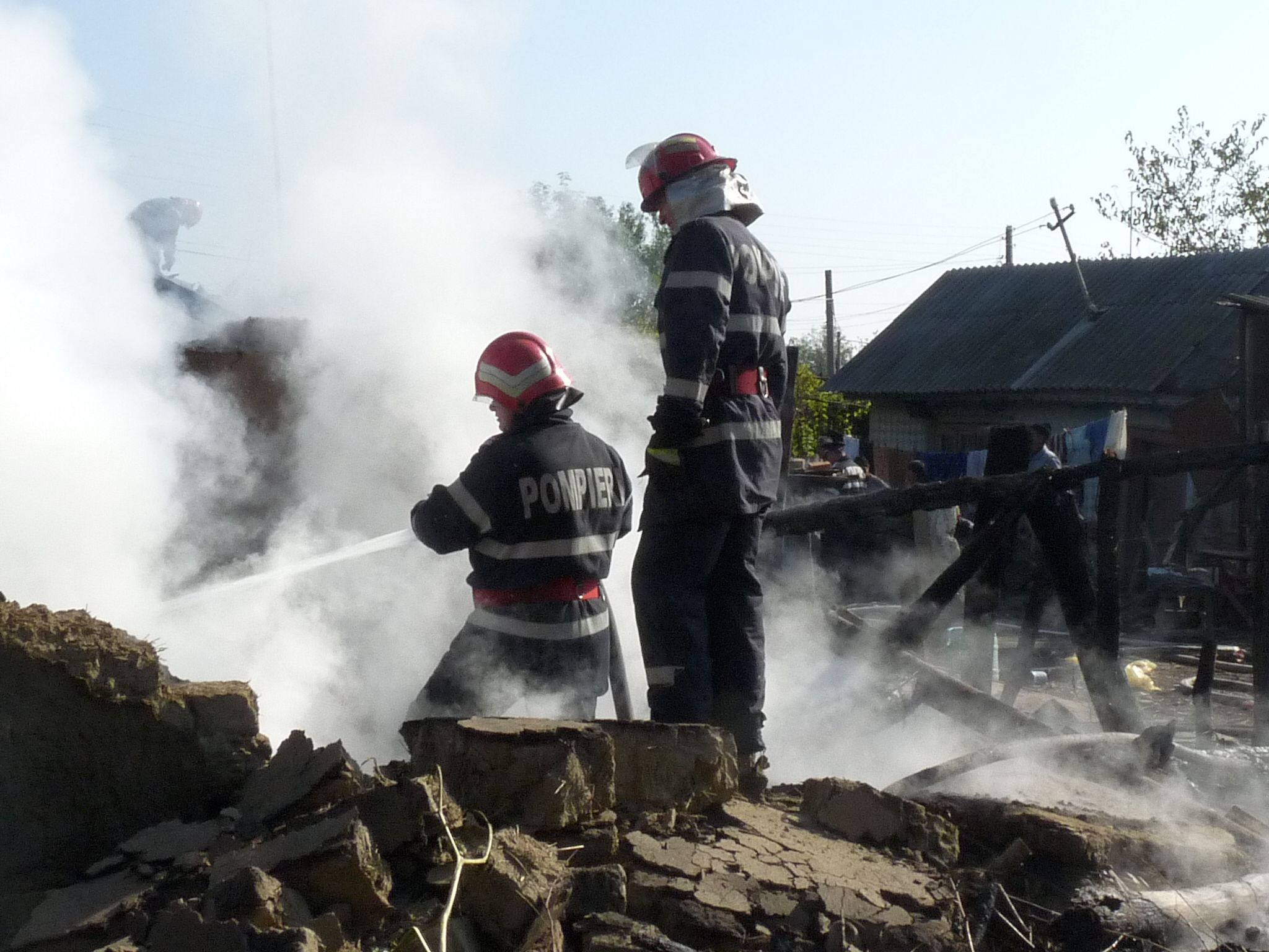 Case în flăcări la Răduleşti şi Odobasca