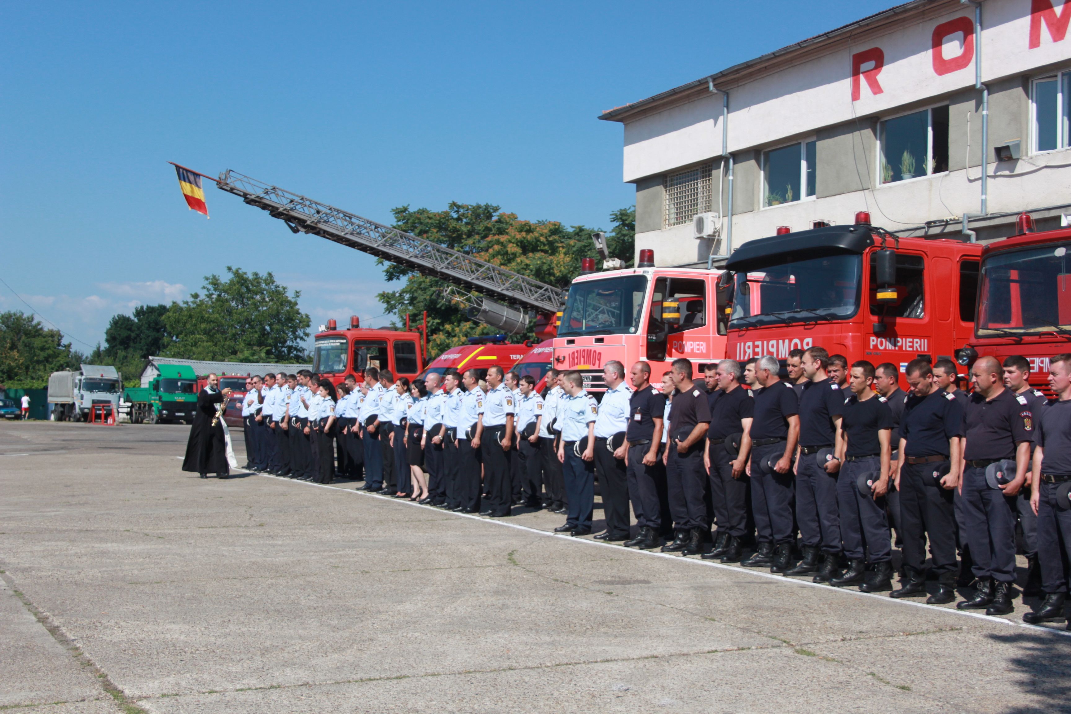 VIDEO!!! Senzaţii extreme la pompieri de ziua lor: coborarea pe franghie