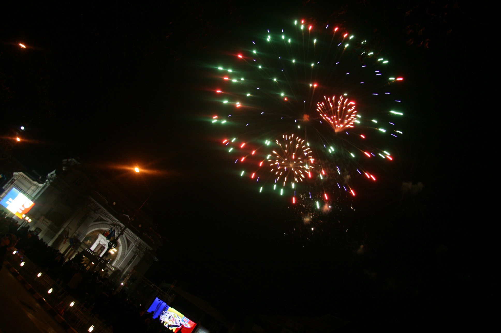 Artificii şi pocnitori, doar cu aprobarea Poliţiei