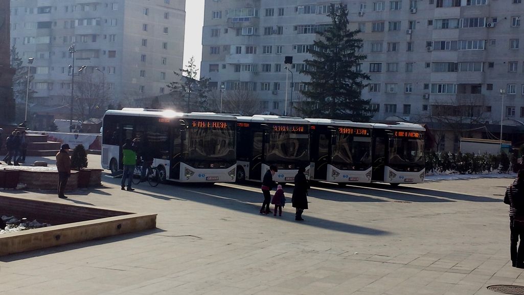Autobuze moderne pe traseele de transport public din Focşani