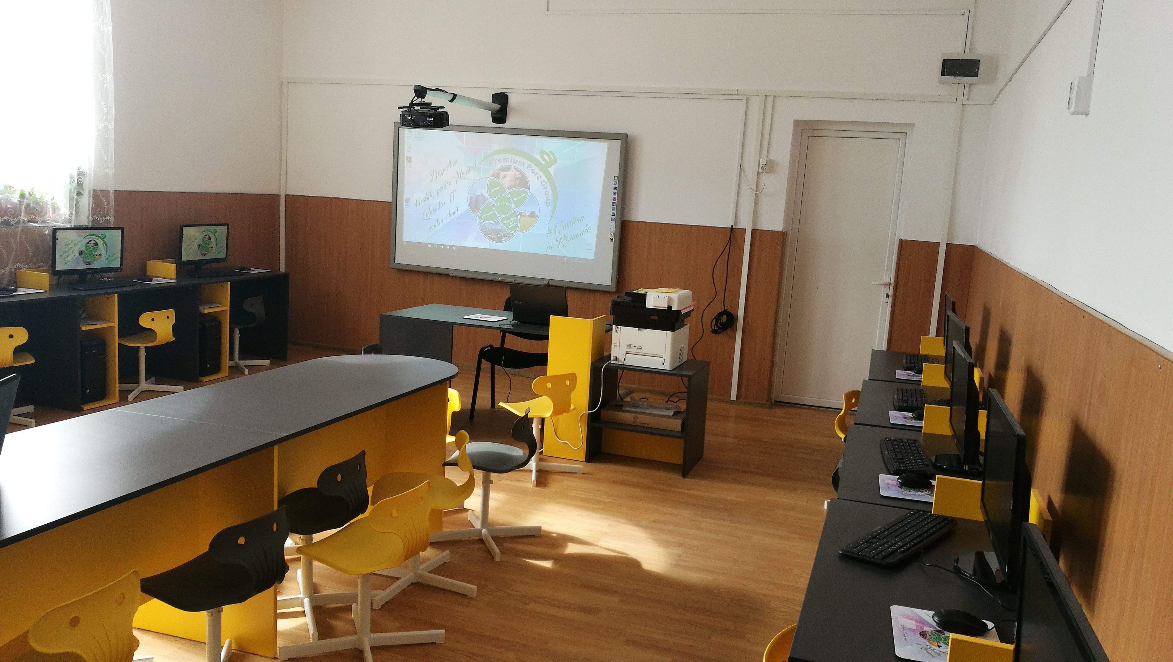 Premium Porc inaugurează un nou laborator IT la școala din Negreni