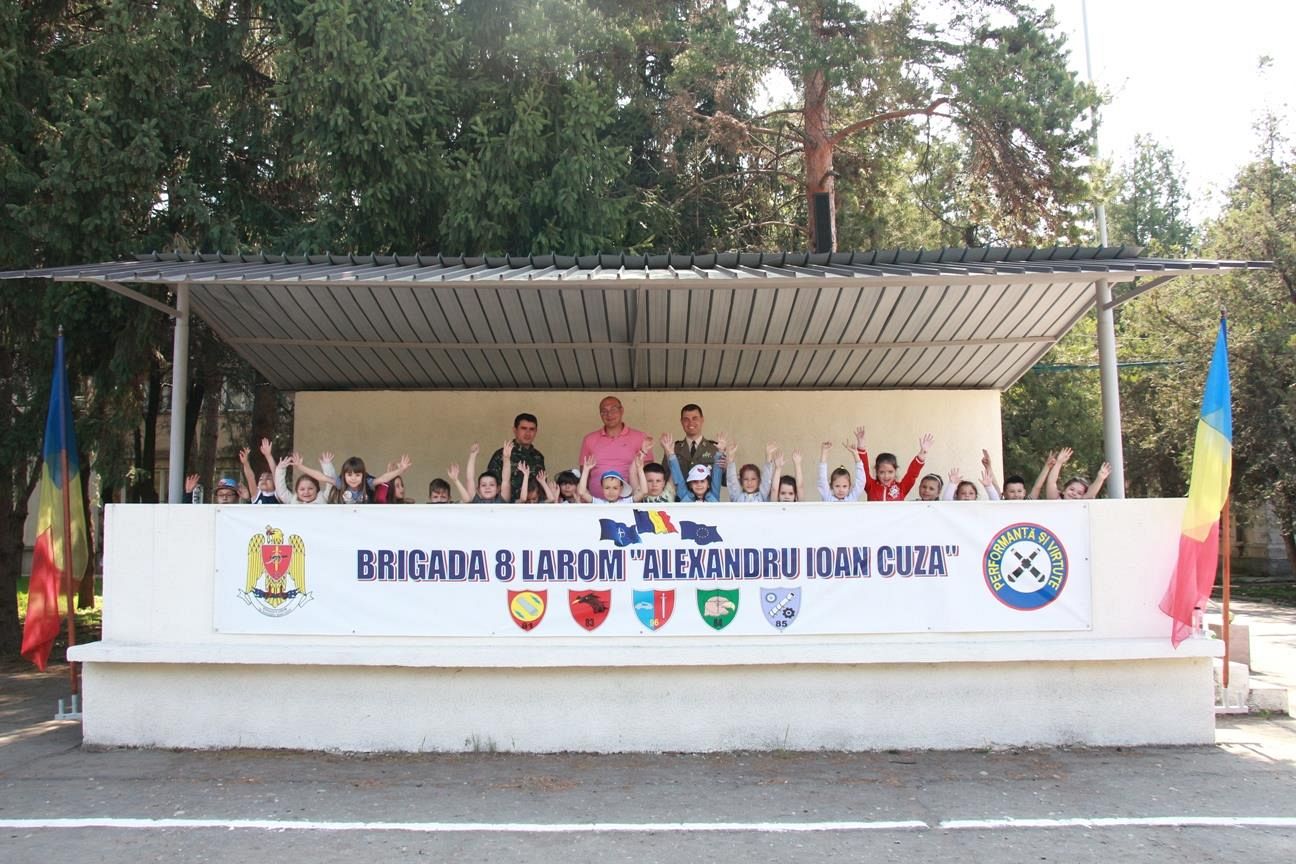 Brigada 8 LAROM „Alexandru Ioan Cuza” a sărbătorit Ziua Forţelor ...