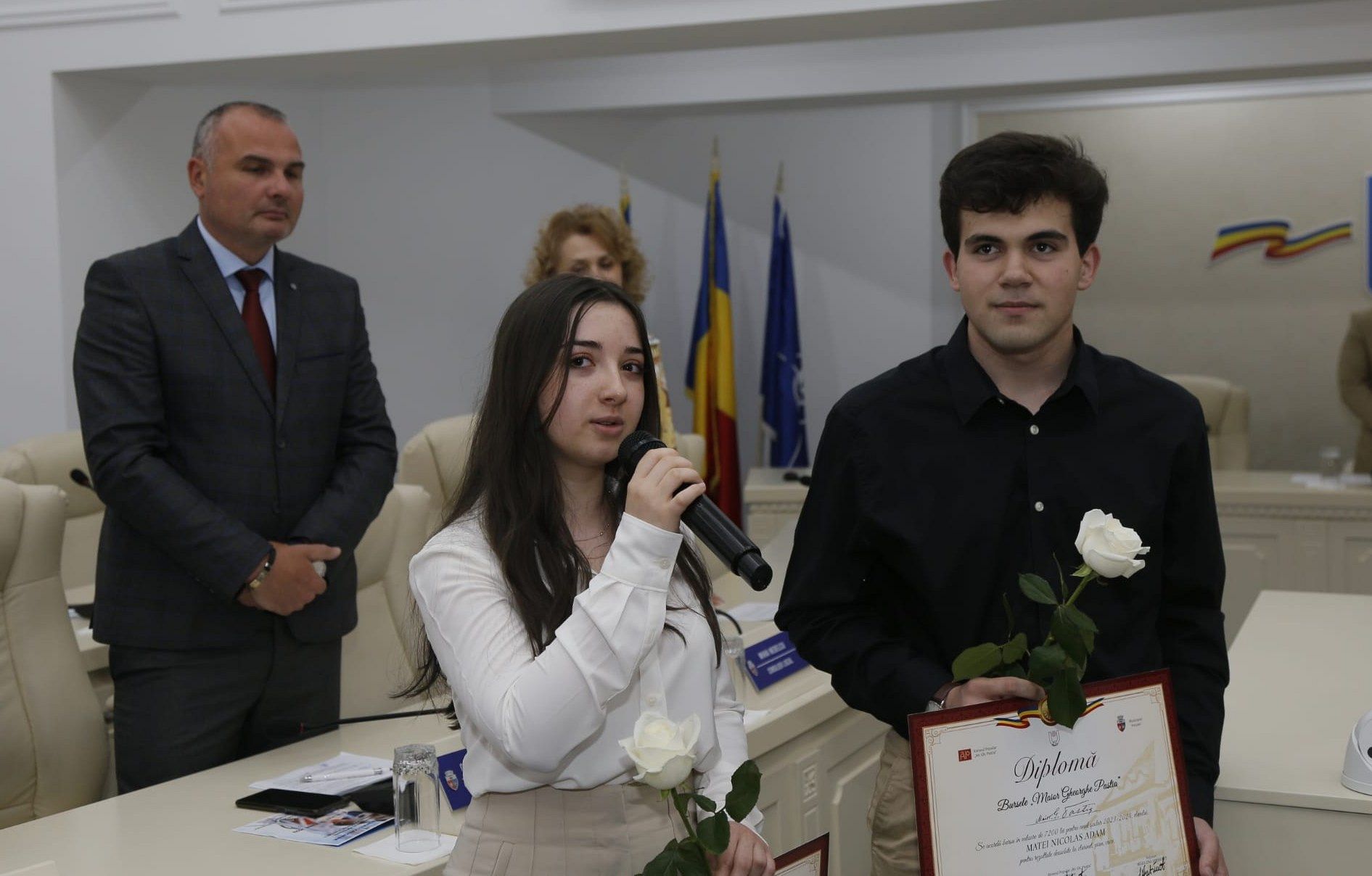 Cei doi tineri câștigători ai Burselor Pastia pentru anul școlar 2023 ...