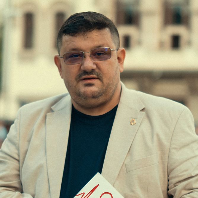 Colțul poetului vrâncean | Adrian Matei: Celibatar în vremuri insipide ...