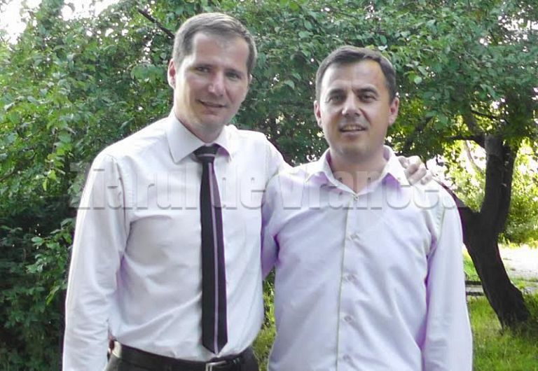 Deputatul vrâncean Ion Ștefan (Forța Dreptei) îi explică președintelui ...