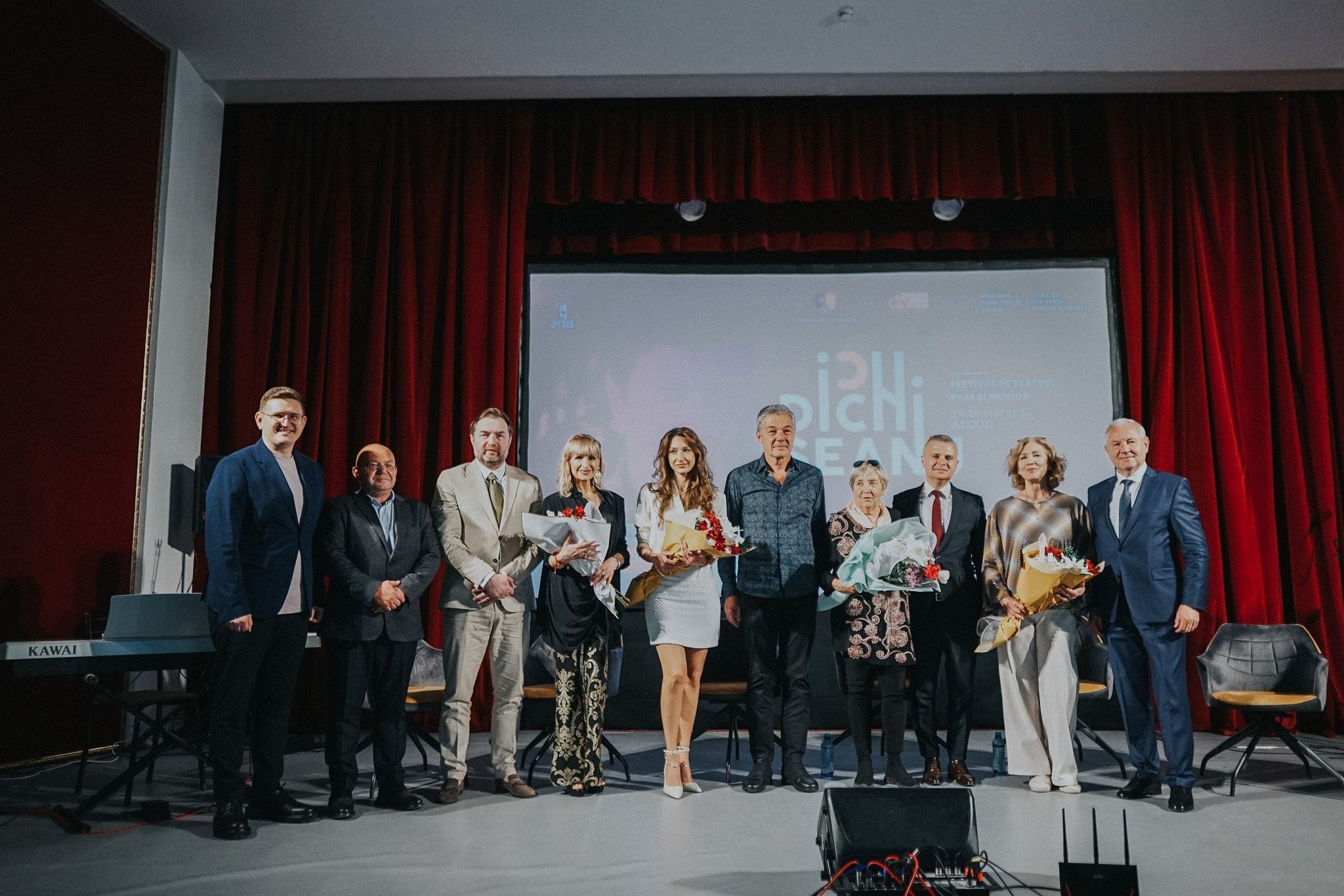 Foto | 2.500 de spectatori la cea de-a treia ediție a Festivalului „Ion Dichiseanu” la Adjud