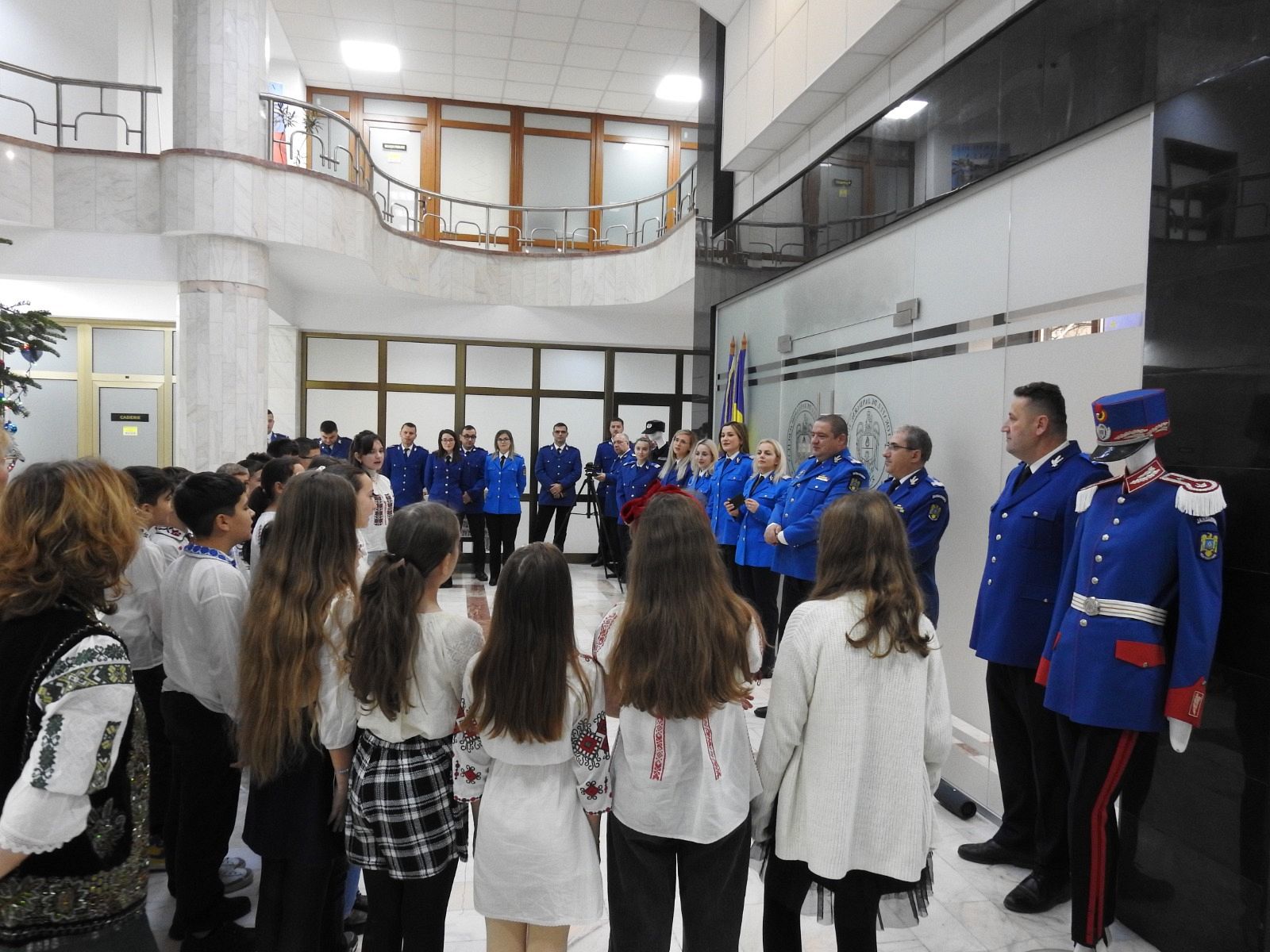 Foto | Au răsunat colindele la Inspectoratul de Jandarmi Județean Vrancea