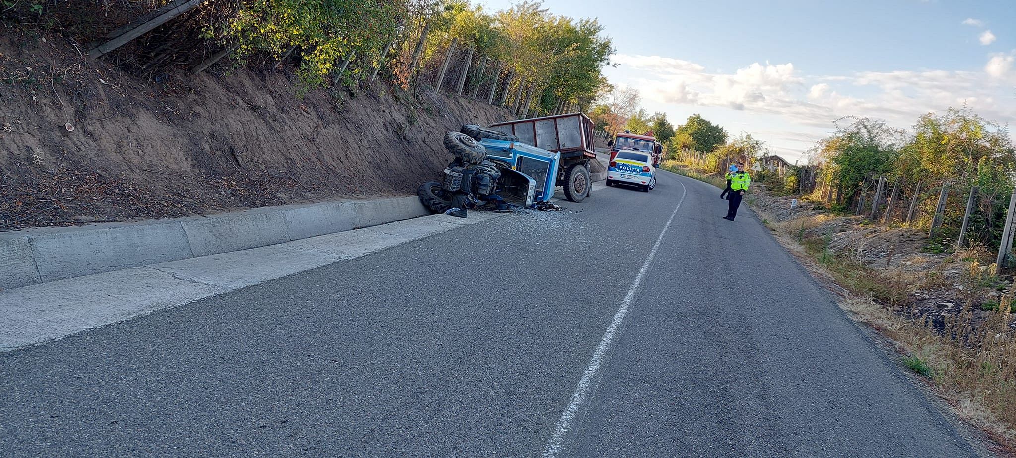 FOTO | Ce s-a întâmplat la accidentul de la Jariștea în care un tractor ...