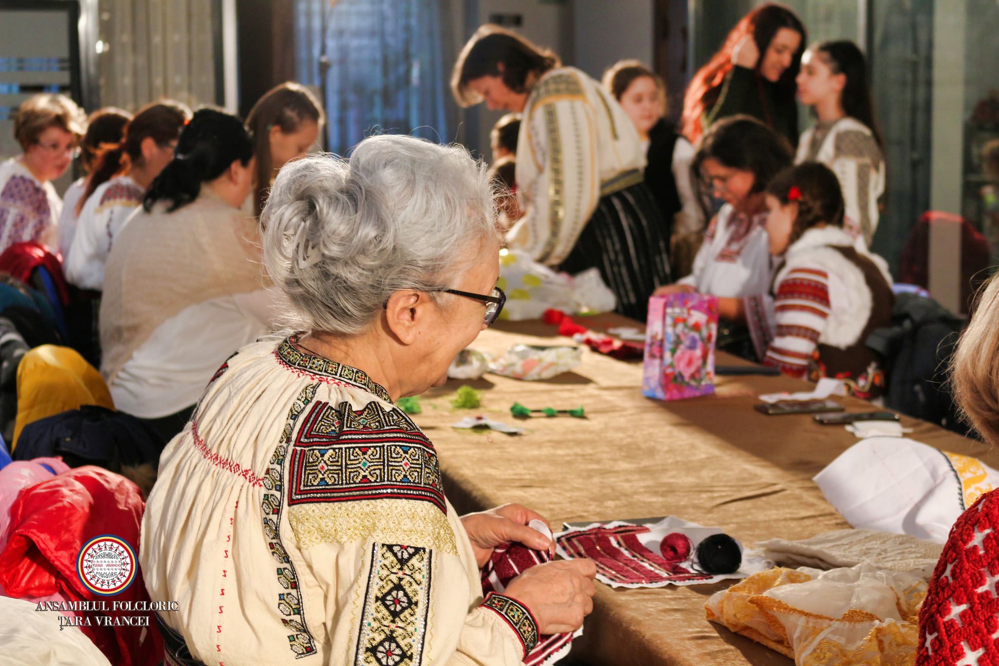 FOTO| „Șezătoarea Focșani” debutează joi în holul Ansamblului Folcloric ...