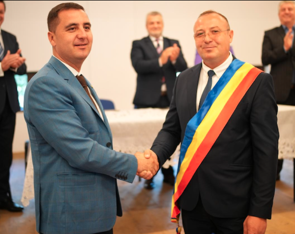 VIDEO + Foto | S-a predat ștafeta la cea mai performantă primărie din ...