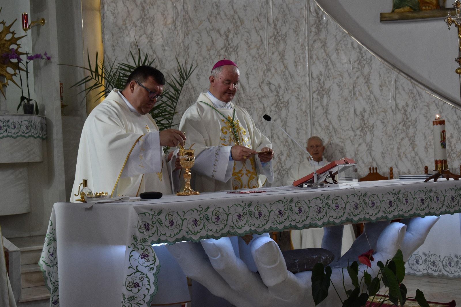 Foto | Vizita Arhiepiscopului de București, ÎPS Aurel Percă la Biserica ...