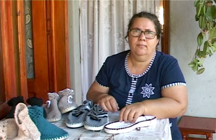 Foto | Vrânceanca din Nistorești care câştigă bani frumoşi stând acasă ...