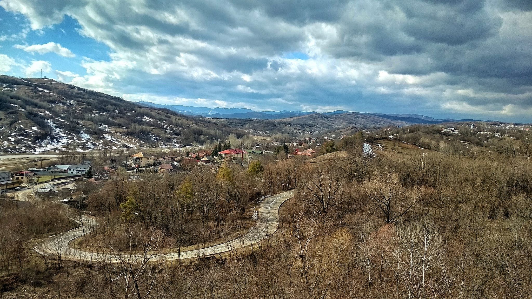 Fotografia zilei: Primăvara la Muchea Mutului din comuna vrânceană ...