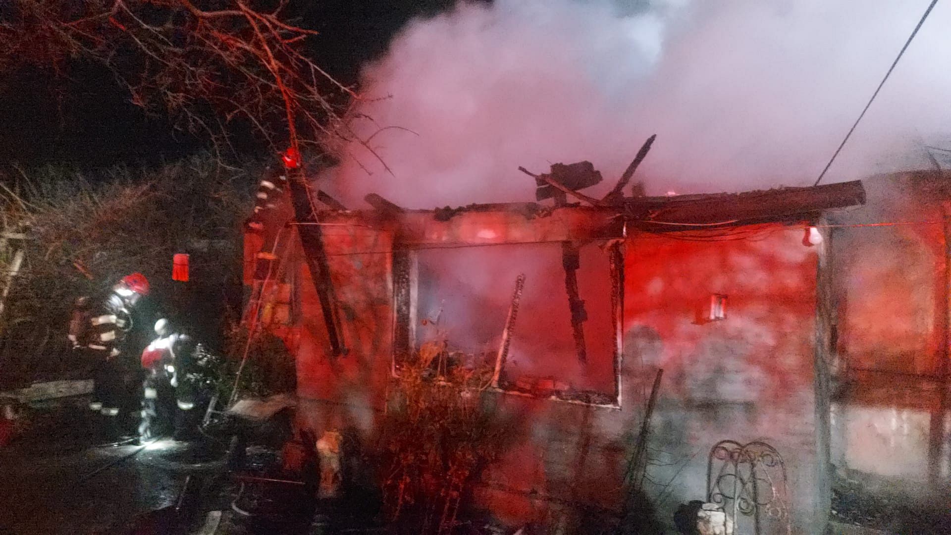 Incendiu la Câmpineanca. S-a găsit trupul carbonizat al unui bărbat