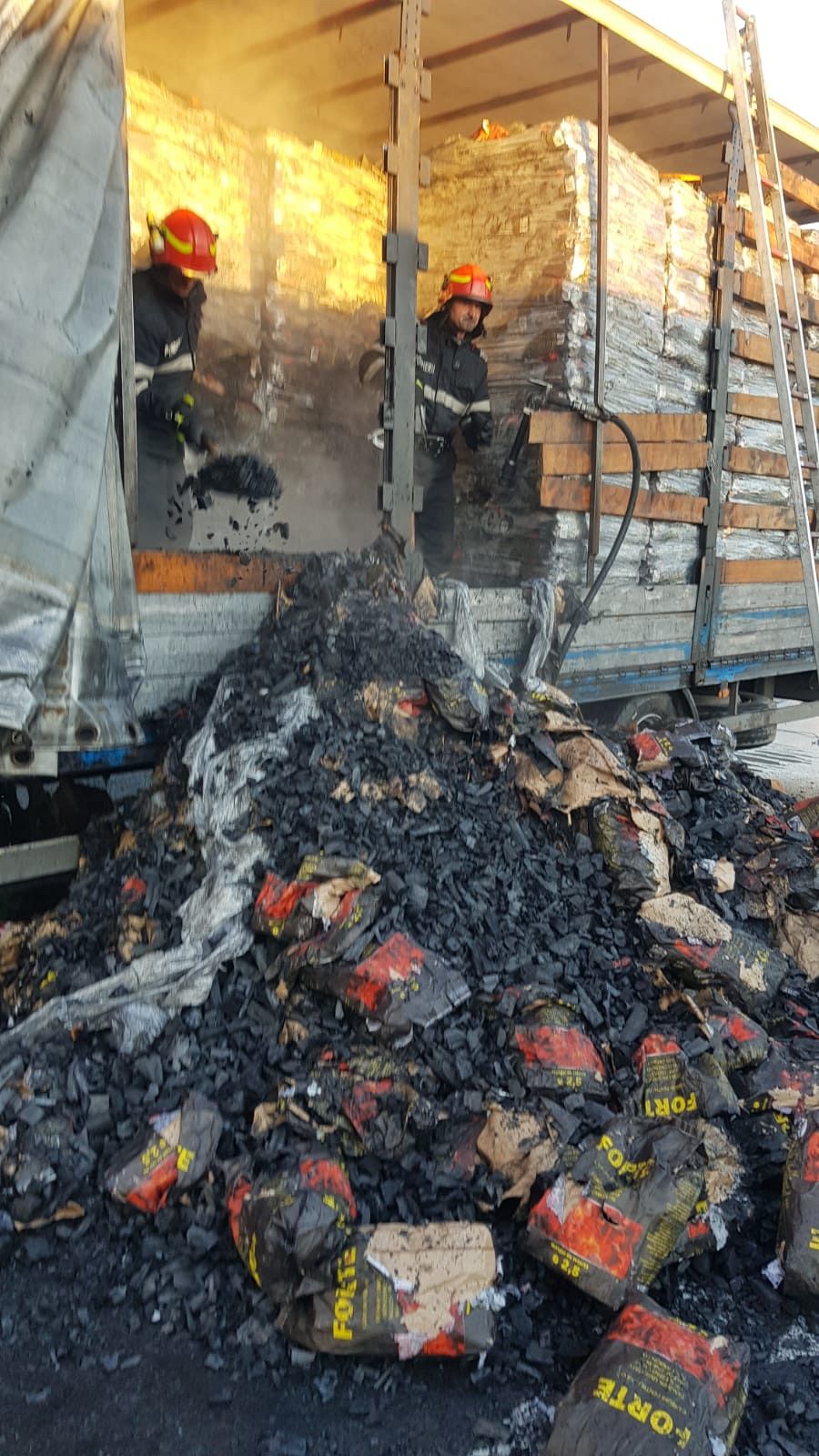 Incendiu pe E85, la ieșirea din Adjud spre Bacău - s-au autoaprins ...