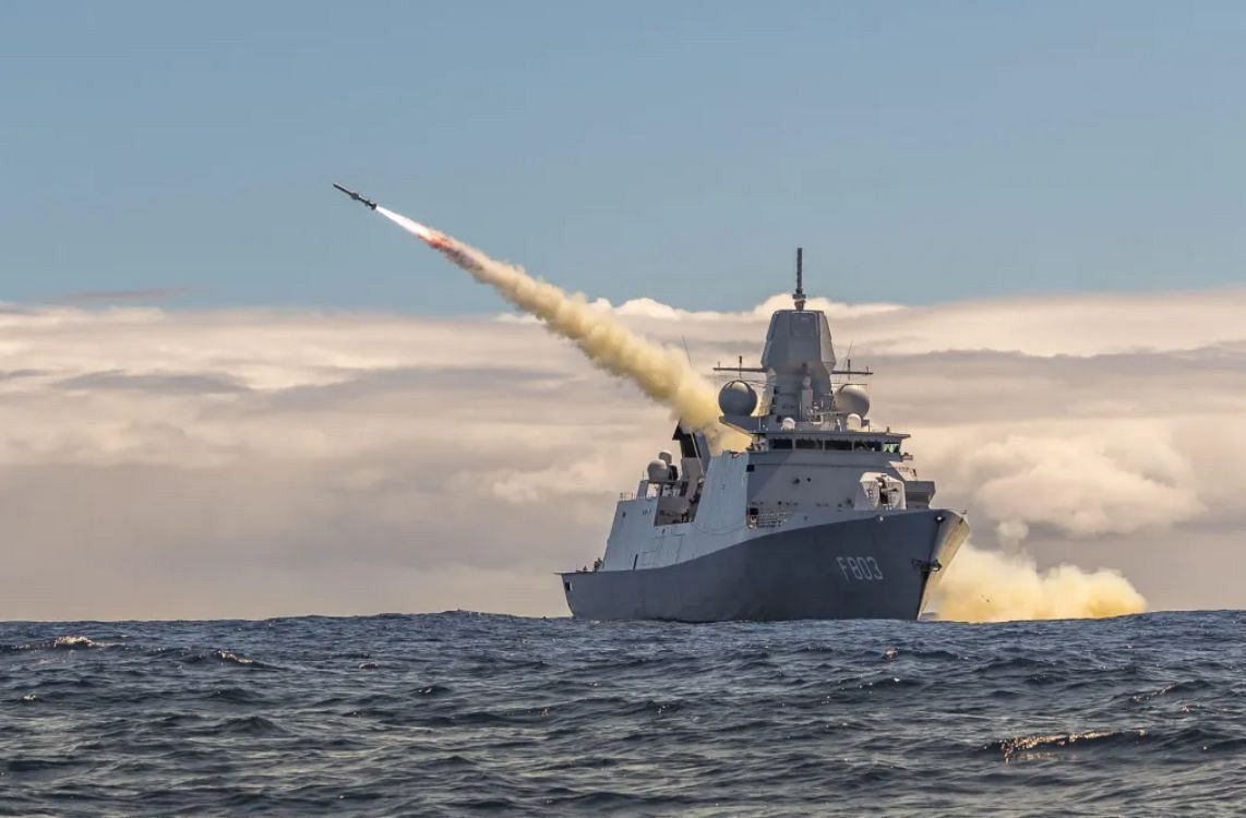 MOZAIC ȘTIRI NAȚIONALE: FOTO: nava razboi Cursa înarmării - România va ...