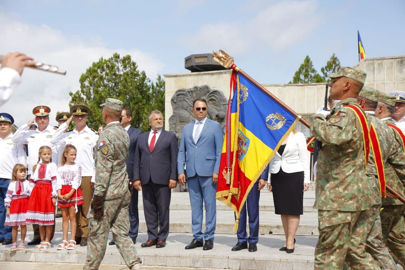 Primarul Misăilă a mers la Mausoleul Mărăști în cinstea eroilor din ...