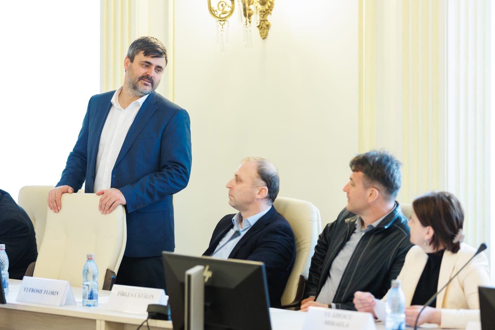 FOTO | Profesorii vrânceni, la dezbateri pe marginea noii legi a educației