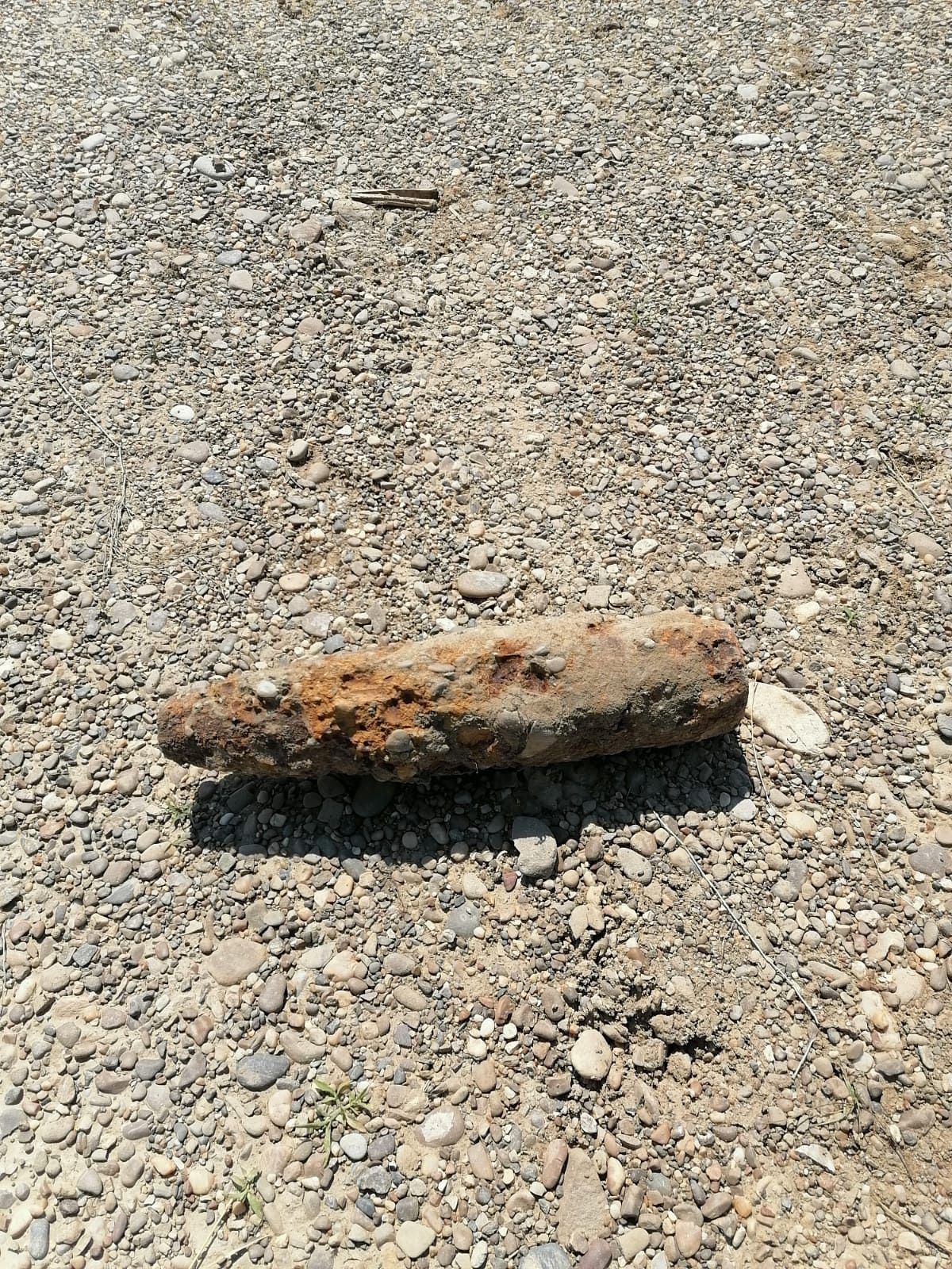 Proiectil exploziv 100 mm preluat de speciaștii pirotehniști ai ISU ...