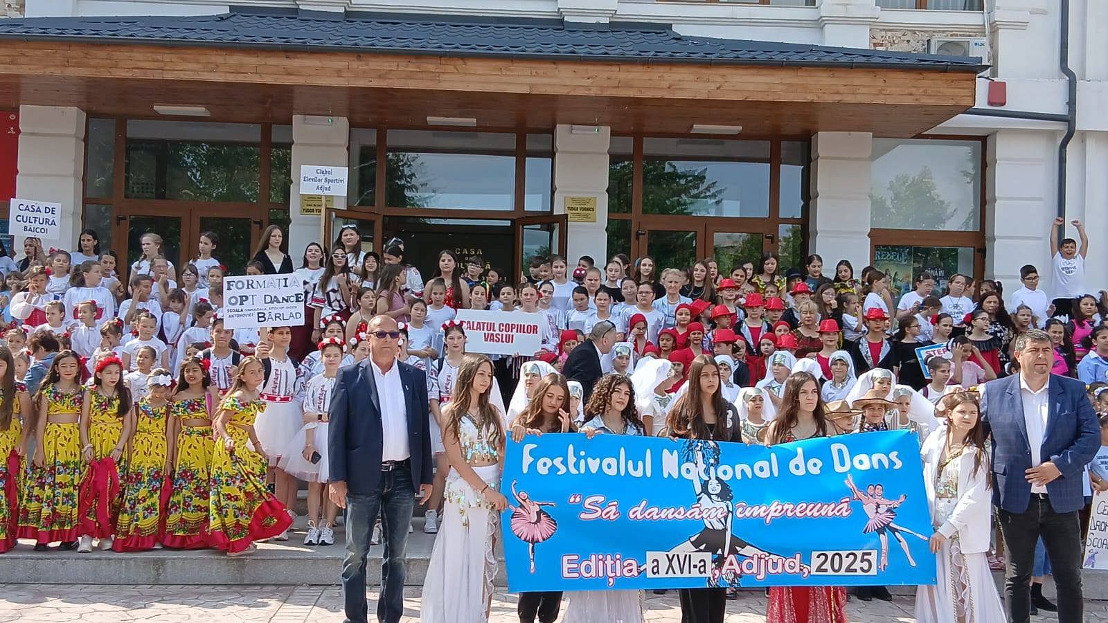 VIDEO + Foto | Adjudul, capitala dansului pentru o zi: peste 600 de ...