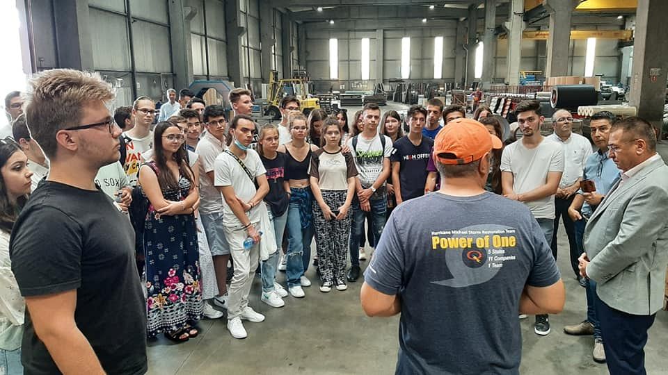 VIDEO | Bursierii vrânceni din programul „Generația Tech 2022” au ...