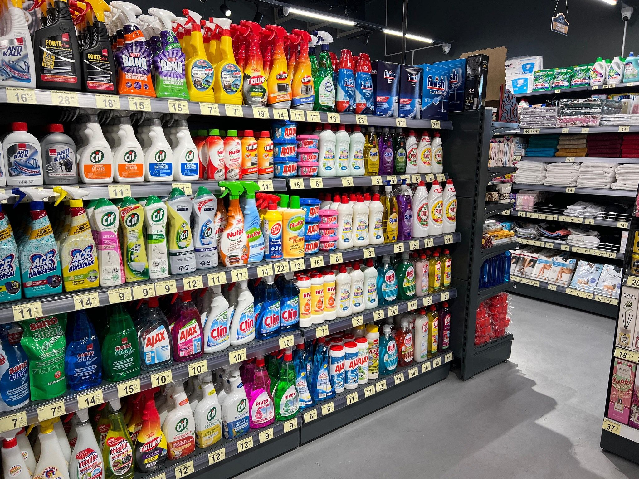 Vrancea în fața unui an greu pentru micii comercianți: taxe mai mari ...