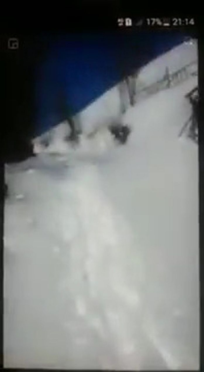 Zăpadă ”nederanjată”pe ulițele satului Măgura , comuna Jitia